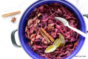 Rode kool met appel en kaneel - Mind Your Feed