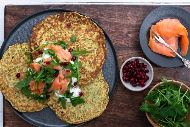 Courgette wraps met gerookte zalm - Mind Your Feed