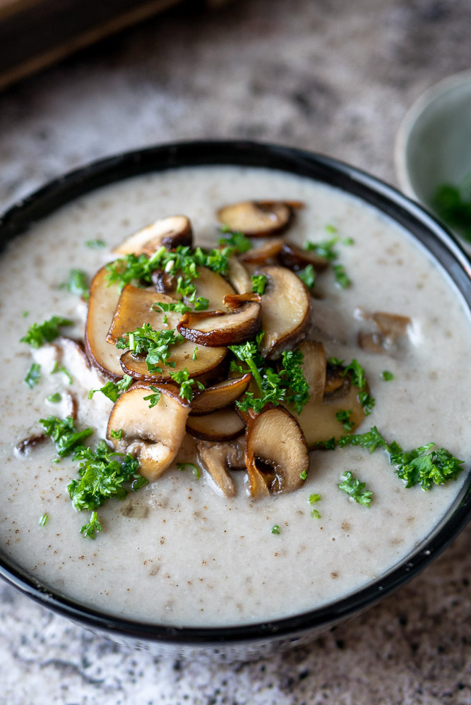 Romige champignonsoep met kastanjechampignons - Mind Your Feed