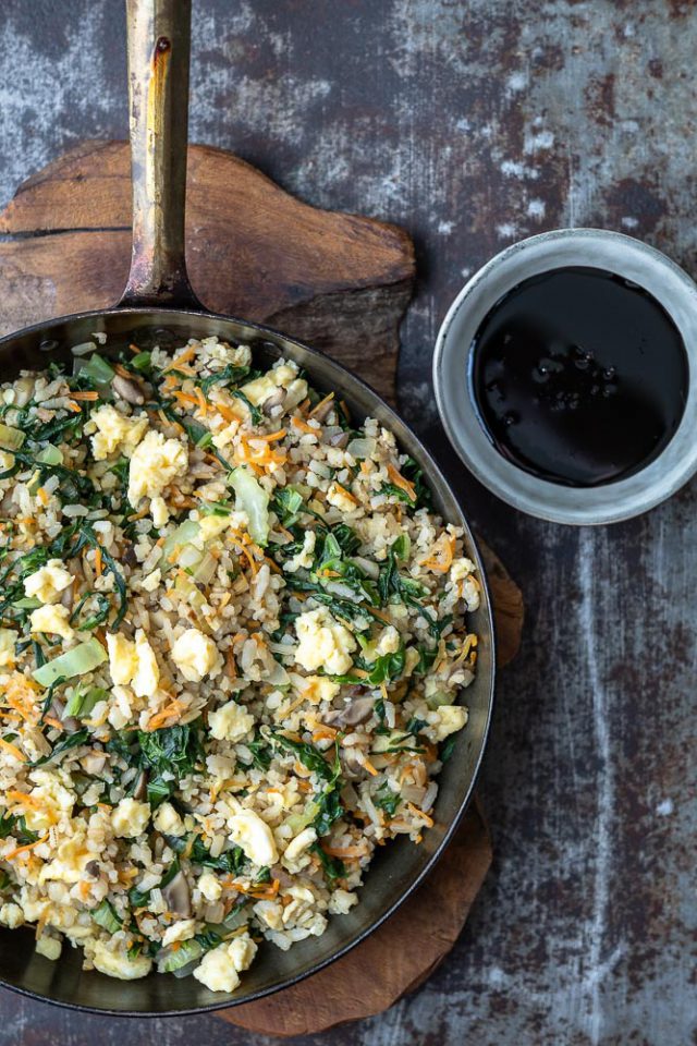 Gebakken rijst met ei en paksoi (fried rice) - Mind Your Feed