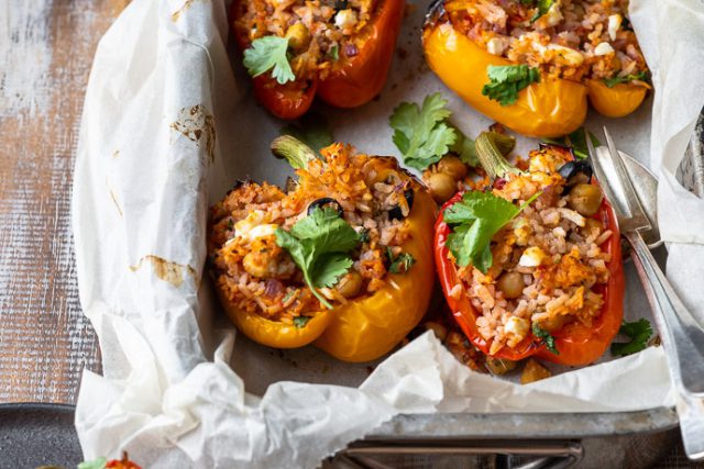 Gevulde paprika met rijst en feta - Mind Your Feed