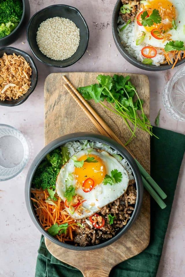 Rijst met pittig gehakt en ei - Mind Your Feed