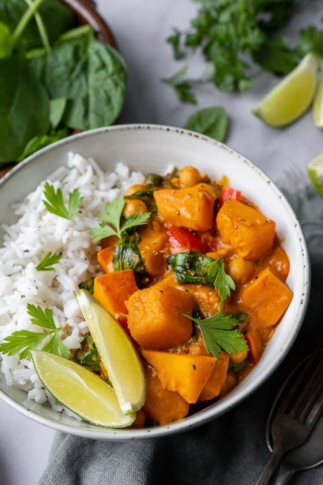 Pompoen curry met kikkererwten - Mind Your Feed