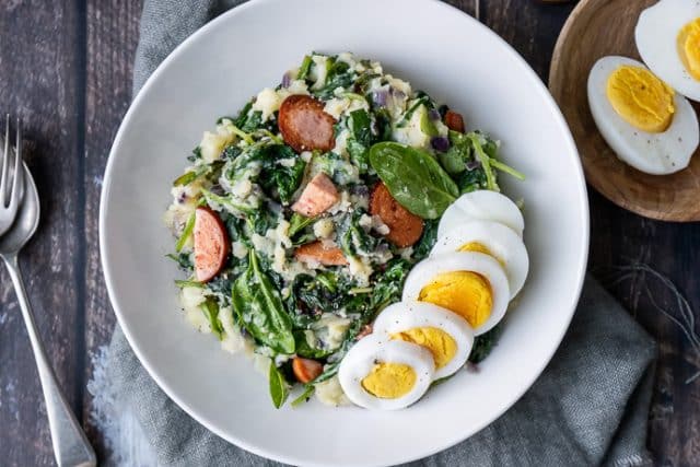 Spinazie stamppot met gebakken rookworst - Mind Your Feed