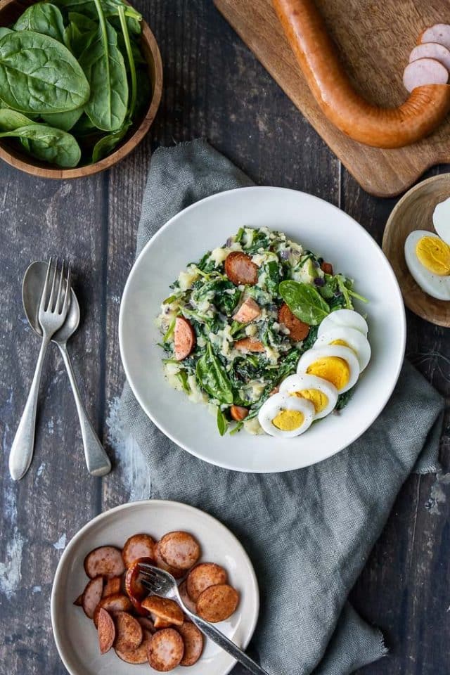 Spinazie stamppot met gebakken rookworst - Mind Your Feed