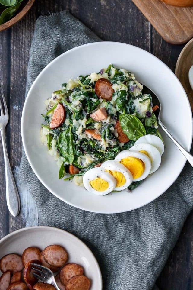 Spinazie stamppot met gebakken rookworst - Mind Your Feed