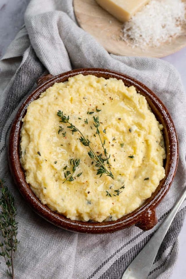 Polenta met tijm en rozemarijn - Mind Your Feed