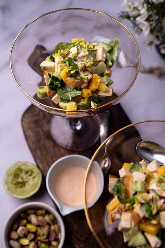 Kipcocktail met mango en avocado - Mind Your Feed