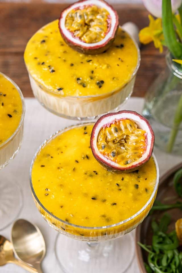 Mango mousse met passievrucht - Mind Your Feed